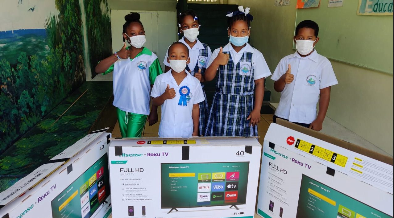 RUBIS Antigua lends a hand for back to school - RUBIS Caribbean